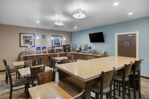 Café da manhã completo grátis todos os dias