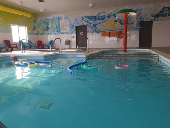 Piscina interior, da(s) 7:00 à(s) 23:00, espreguiçadeiras 