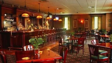 Serviço de café da manhã, culinária americana, restaurante ao ar livre