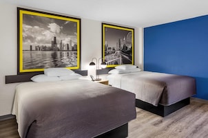 Quarto, 2 camas queen-size, não fumadores | Secretária, ferro/tábua de engomar, berços/camas para crianças grátis 