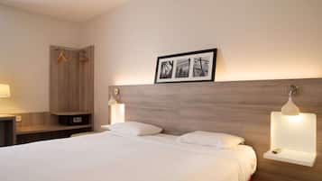 Quarto Superior, 1 cama de casal | Cofre com capacidade para portátil, secretária
