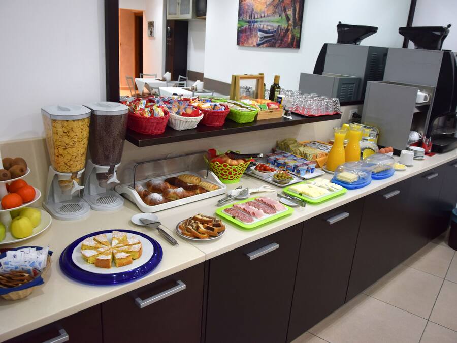 Café da manhã com buffet todos os dias (EUR 7 por pessoa)