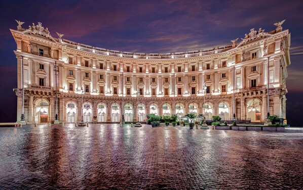 Book Anantara Palazzo Naiadi Rome Hotel in Rome | Hotels.com