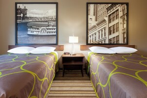 Quarto Duplo, 2 camas de casal | Secretária, Wi-fi grátis, roupa de cama fornecida 