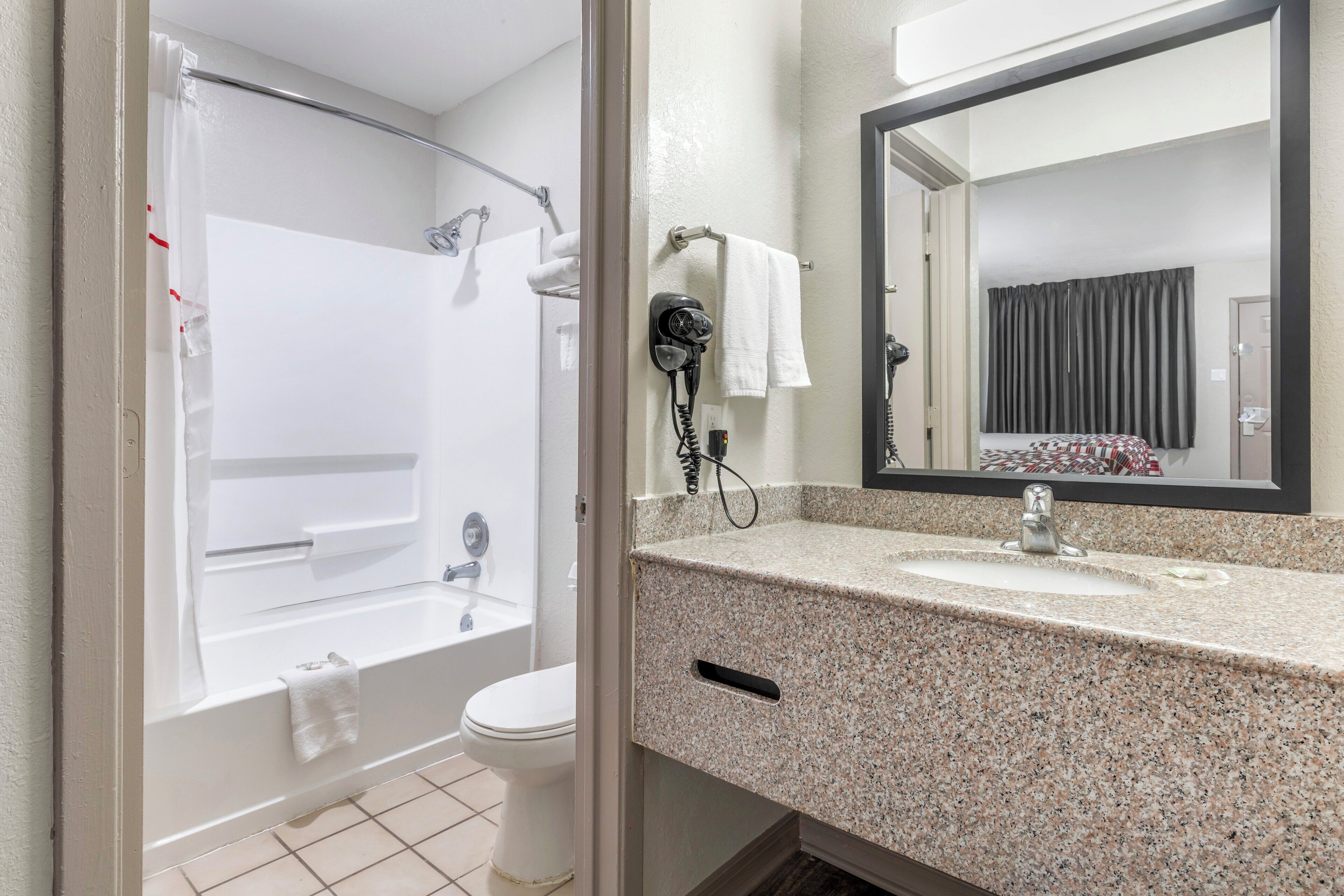 Chuveiro/banheira combinados, produtos de toalete grátis