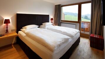 Suite Comfort, 1 quarto, varanda | Roupa de alta qualidade, camas de colchão viscoelástico, minibar