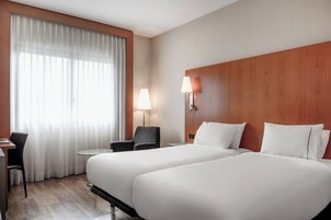 Quarto Standard, 2 camas individuais | Minibar, cofre no quarto, secretária 