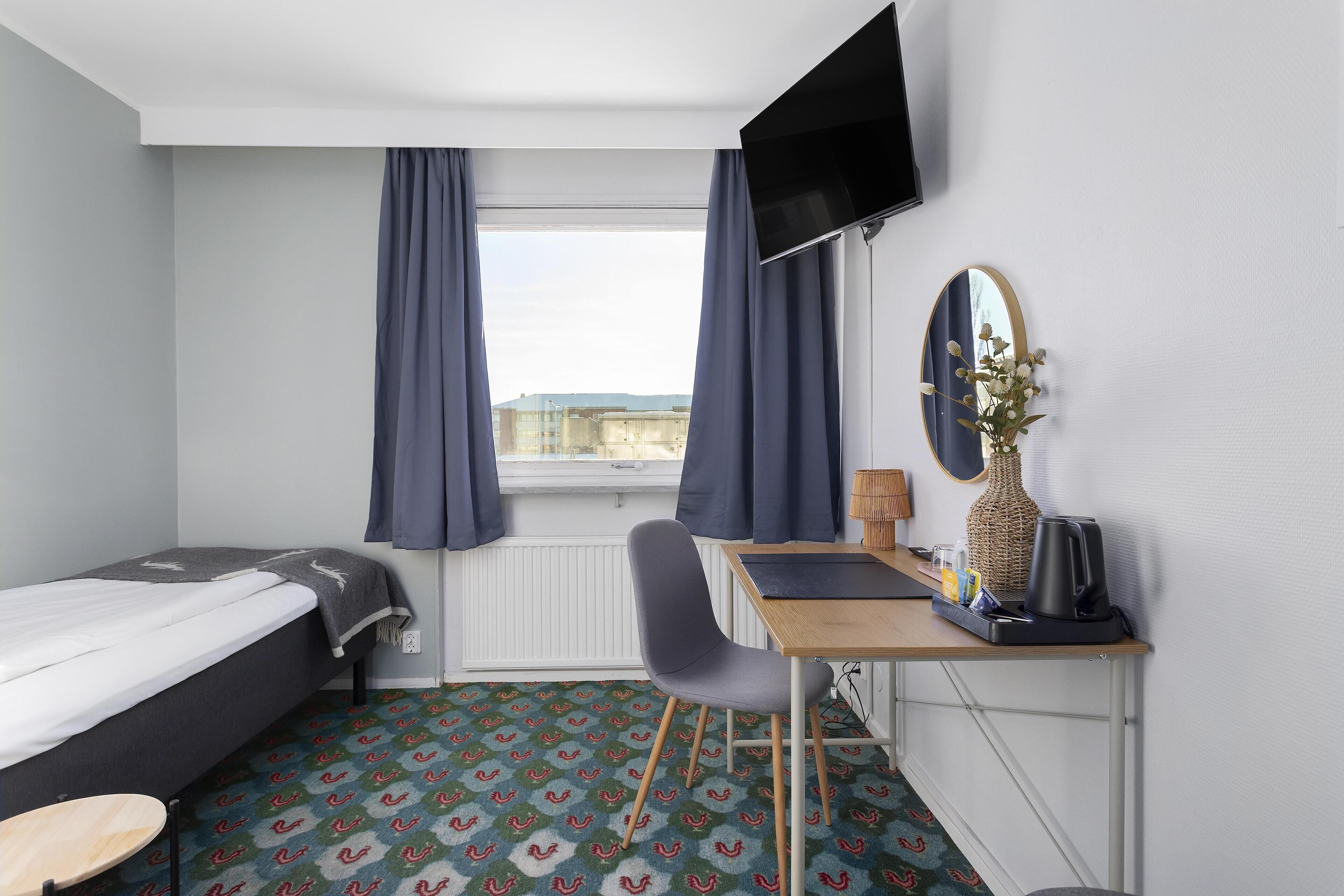 Quarto standard, 1 cama de solteiro, para não fumantes | Camas com colchões pillow-top, escrivaninha, cortinas blackout