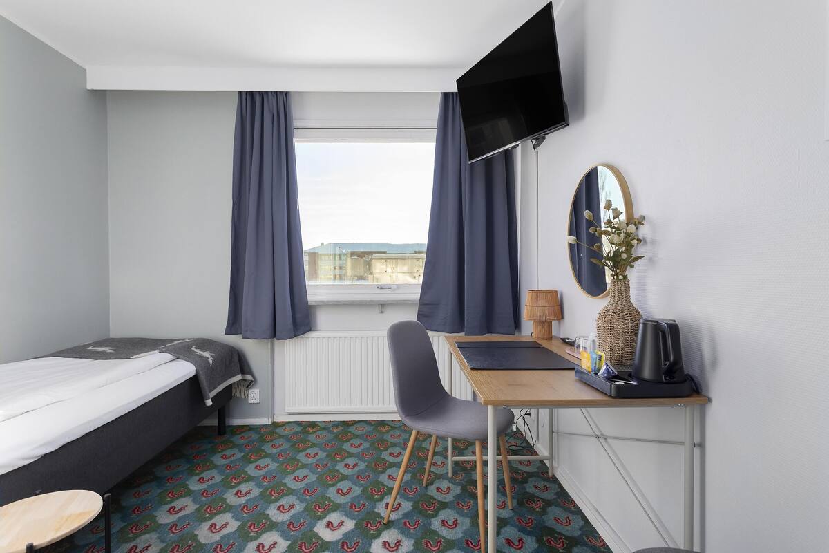 Quarto standard, 1 cama de solteiro, para não fumantes | Camas com colchões pillow-top, escrivaninha, cortinas blackout