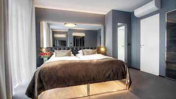 Quarto casal luxo | Roupas de cama antialérgicas, camas Select Comfort, frigobar