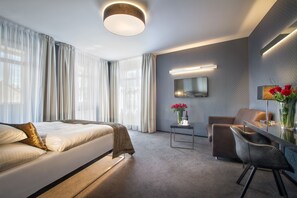Quarto triplo luxo | 1 quarto, roupas de cama antialérgicas, camas Select Comfort, frigobar