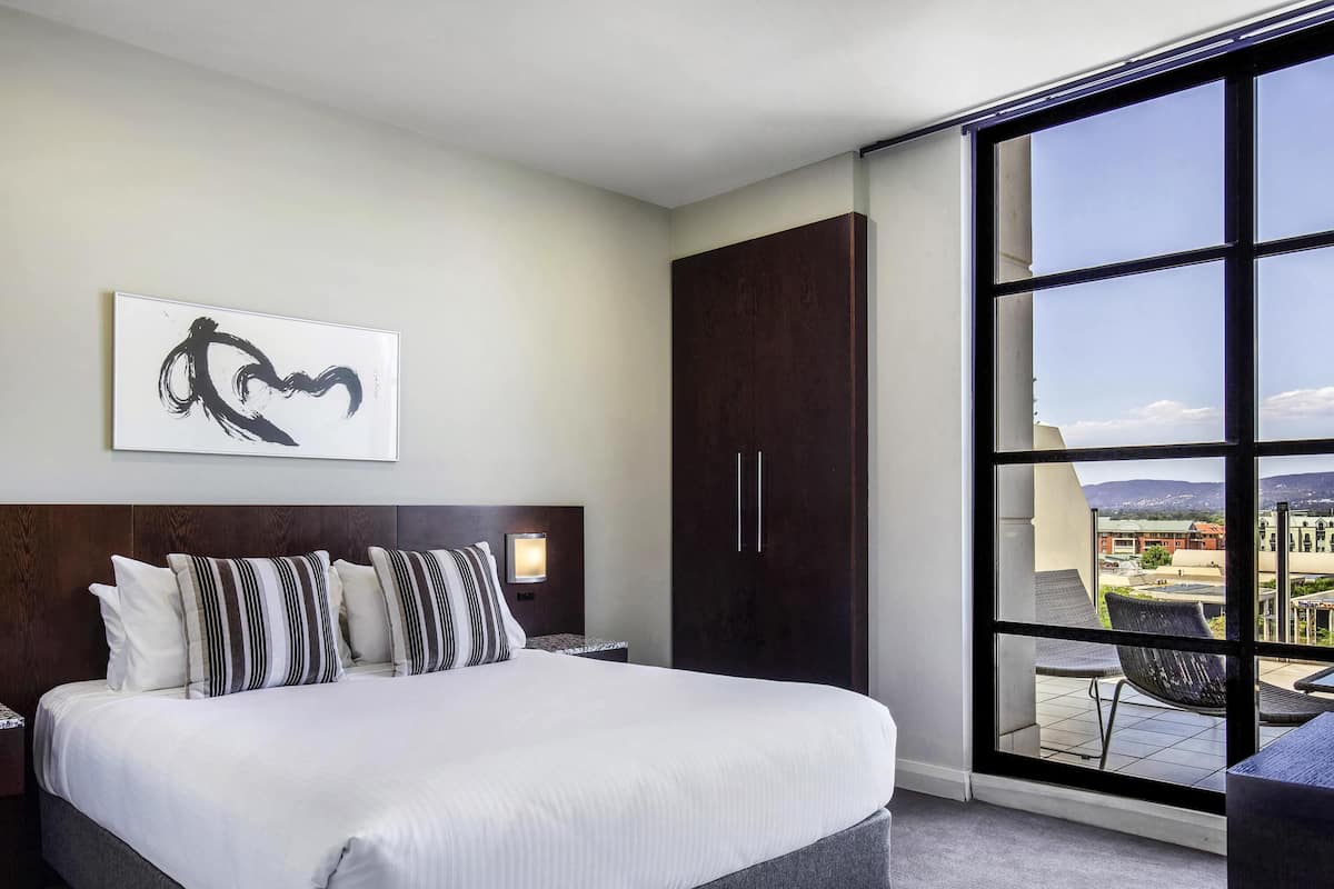 Hindmarsh Suite | Cofres nos quartos, escrivaninha, ferros/tábuas de passar roupa