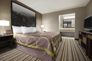 Escrivaninha, espaço de trabalho para notebook, cortinas blackout