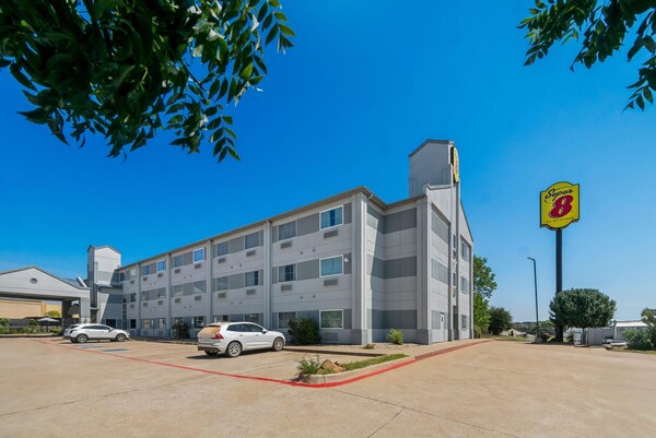 Super 8 By Wyndham Weatherford - Weatherford, TX