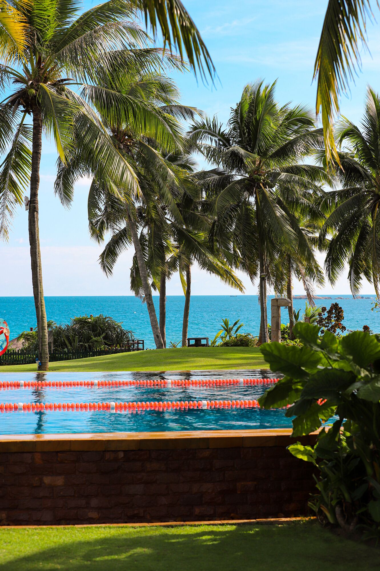 5 piscinas exteriores, da(s) 09:00 à(s) 19:00, toldos gratuitos 