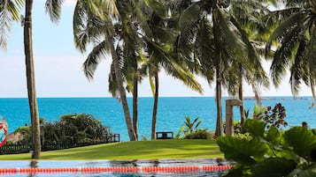 5 piscinas exteriores, da(s) 09:00 à(s) 19:00, toldos gratuitos