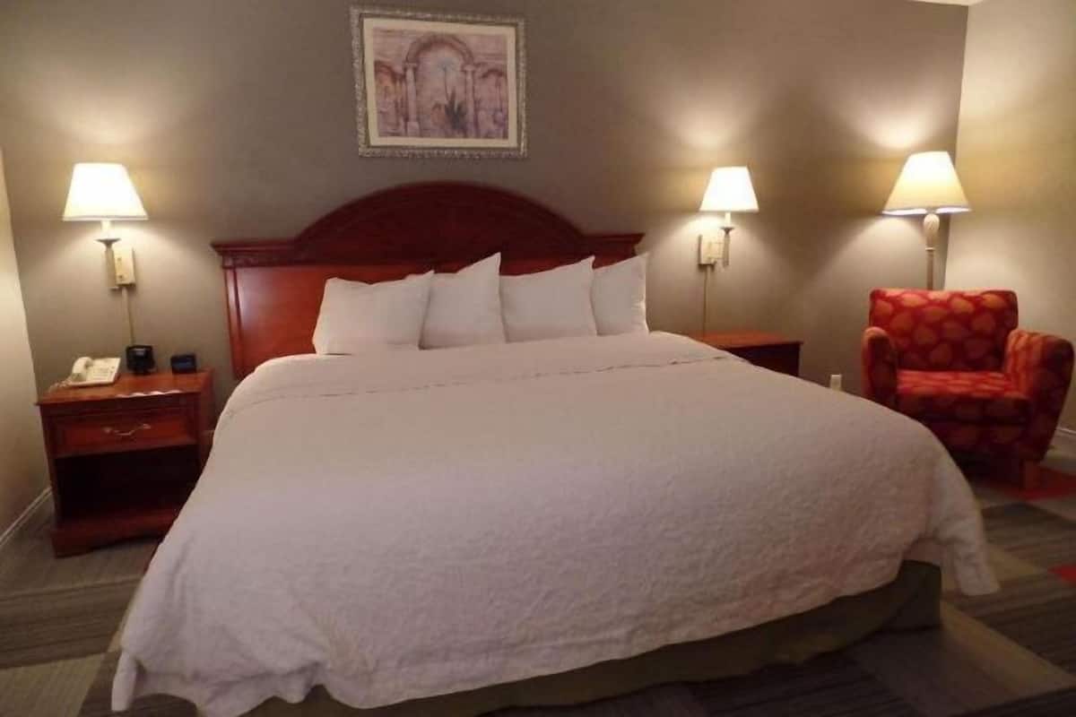 Cofres nos quartos, ferros/tábuas de passar roupa, Wi-Fi de cortesia