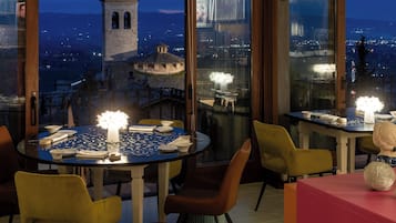 2 restaurantes, pequenos-almoços servidos