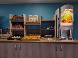 Café da manhã com buffet todos os dias mediante uma taxa
