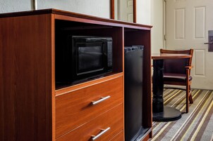 Edredons de pluma, camas com colchões pillow-top, cortinas blackout