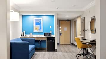 Suite, 1 cama king-size, acessível (Communications, Mobility) | Comodidade do quarto