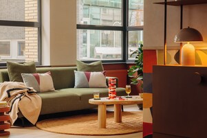 Este bar no lobby do hotel 