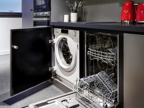 Cofres nos quartos, escrivaninha, berços grátis, Wi-Fi de cortesia