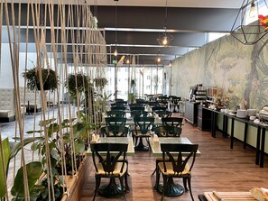 Pequeno-almoço continental diário (20 CHF por pessoa) 