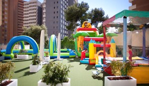 Área de recreio para crianças (ao ar livre)
