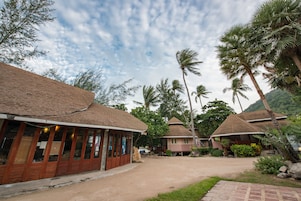 Pequenos-almoços, almoços, jantares servidos, cozinha tailandesa