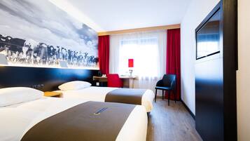 Quarto duplo conforto, 2 camas de solteiro | Cofres nos quartos, escrivaninha, berços grátis, Wi-Fi de cortesia