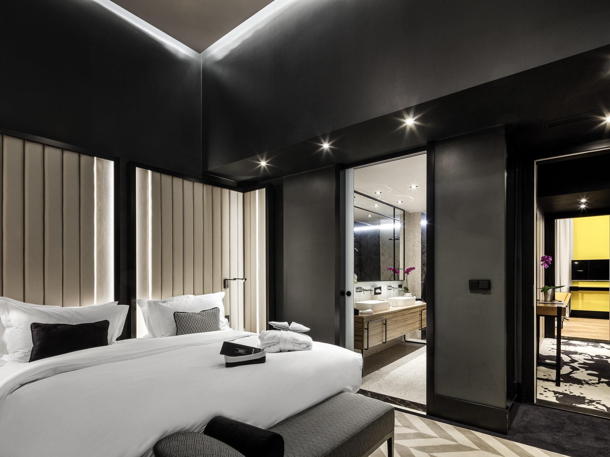 Suite, 1 cama king-size, Vista para a cidade (Kafka) | Roupa de alta qualidade, edredões de penas, minibar 