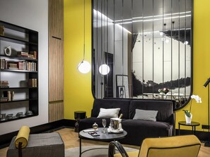 Suite, 1 cama king-size, Vista para a cidade (Kafka) | Roupa de alta qualidade, edredões de penas, minibar 