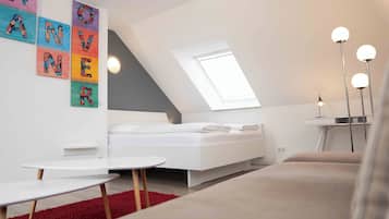 Suite-Estúdio Júnior, 1 quarto, não fumadores, varanda | Roupa hipoalergénica, quartos insonorizados, berço de viagem