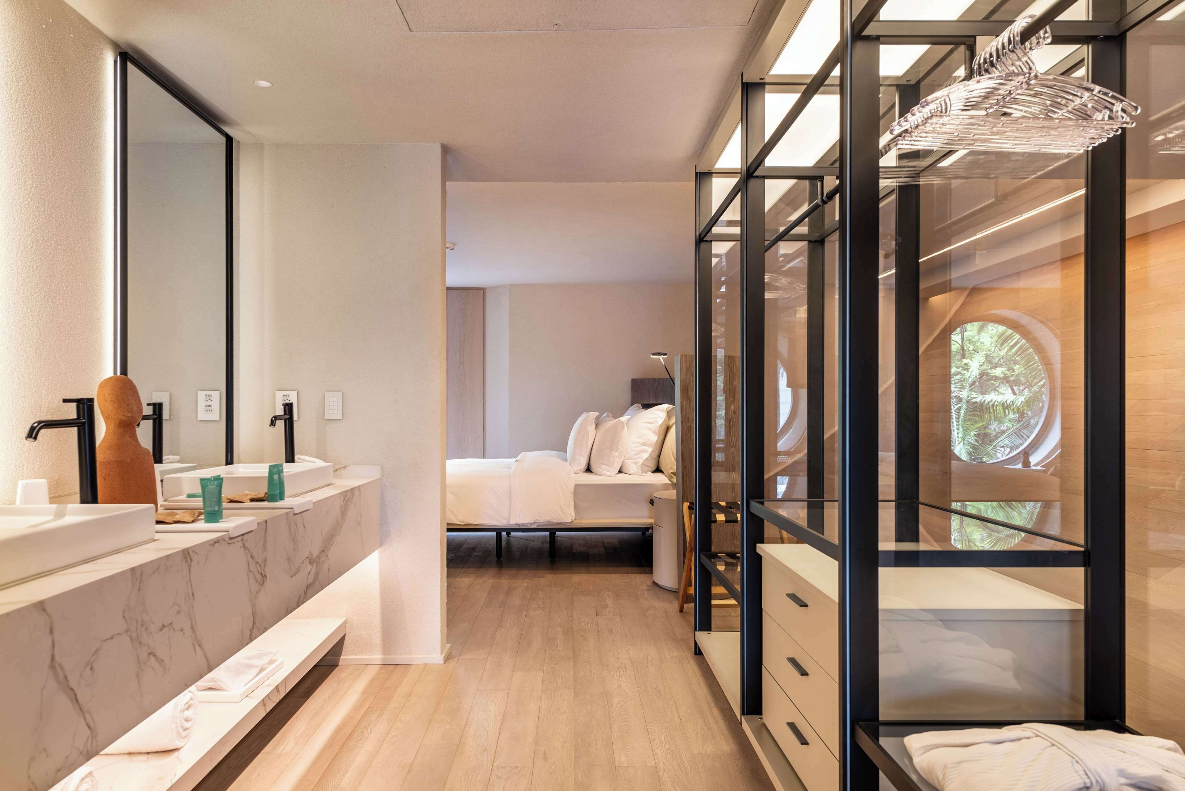Suite (Rodeo Drive) | Roupa hipoalergénica, minibar, cofre com capacidade para portátil 