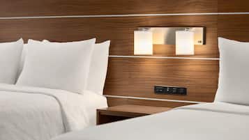 Quarto standard, 2 camas Queen | Roupas de cama premium, cofres nos quartos, escrivaninha