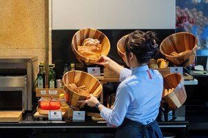 Café da manhã com buffet todos os dias mediante uma taxa