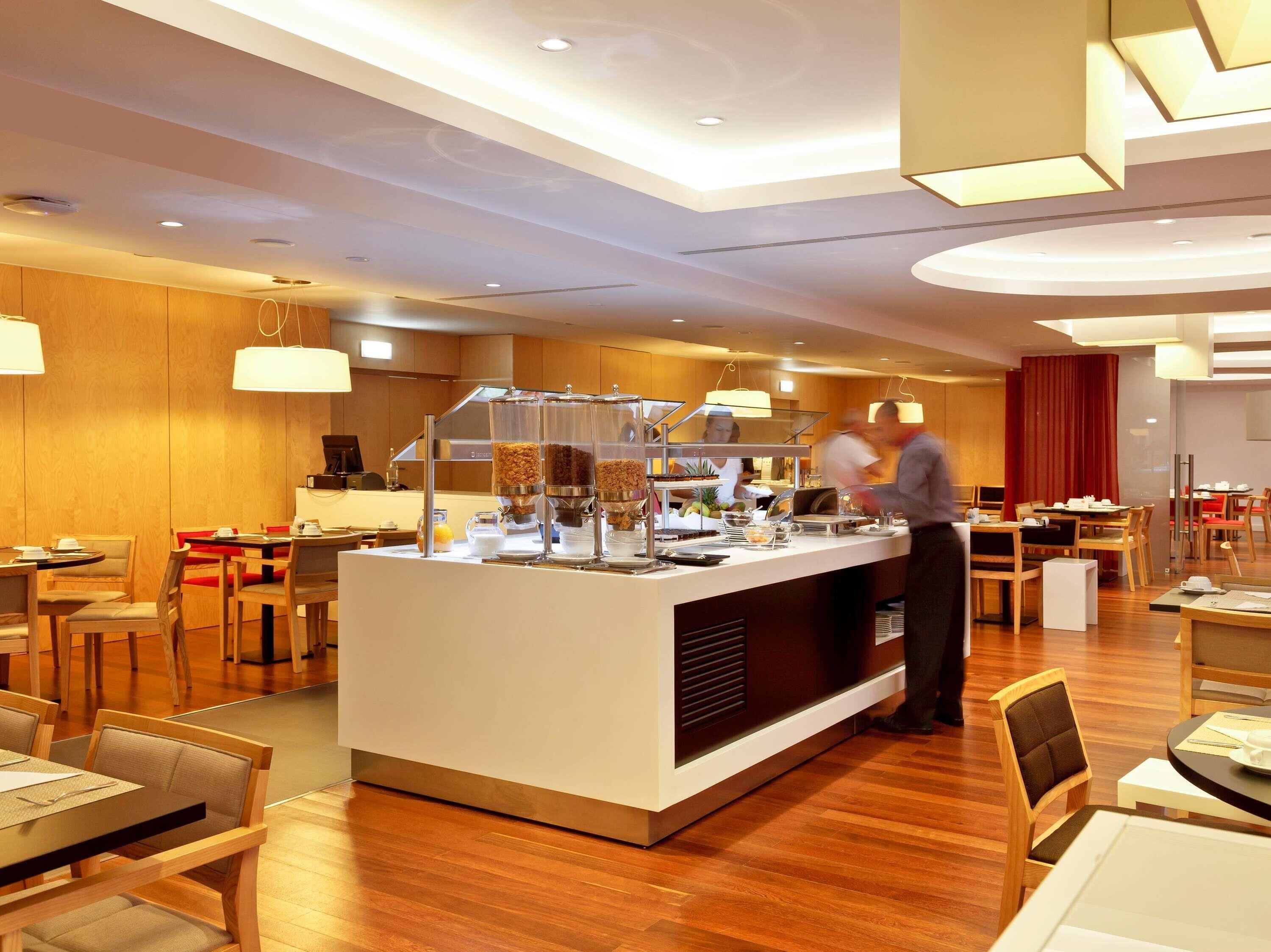 Pequeno-almoço tipo buffet diário mediante uma taxa 
