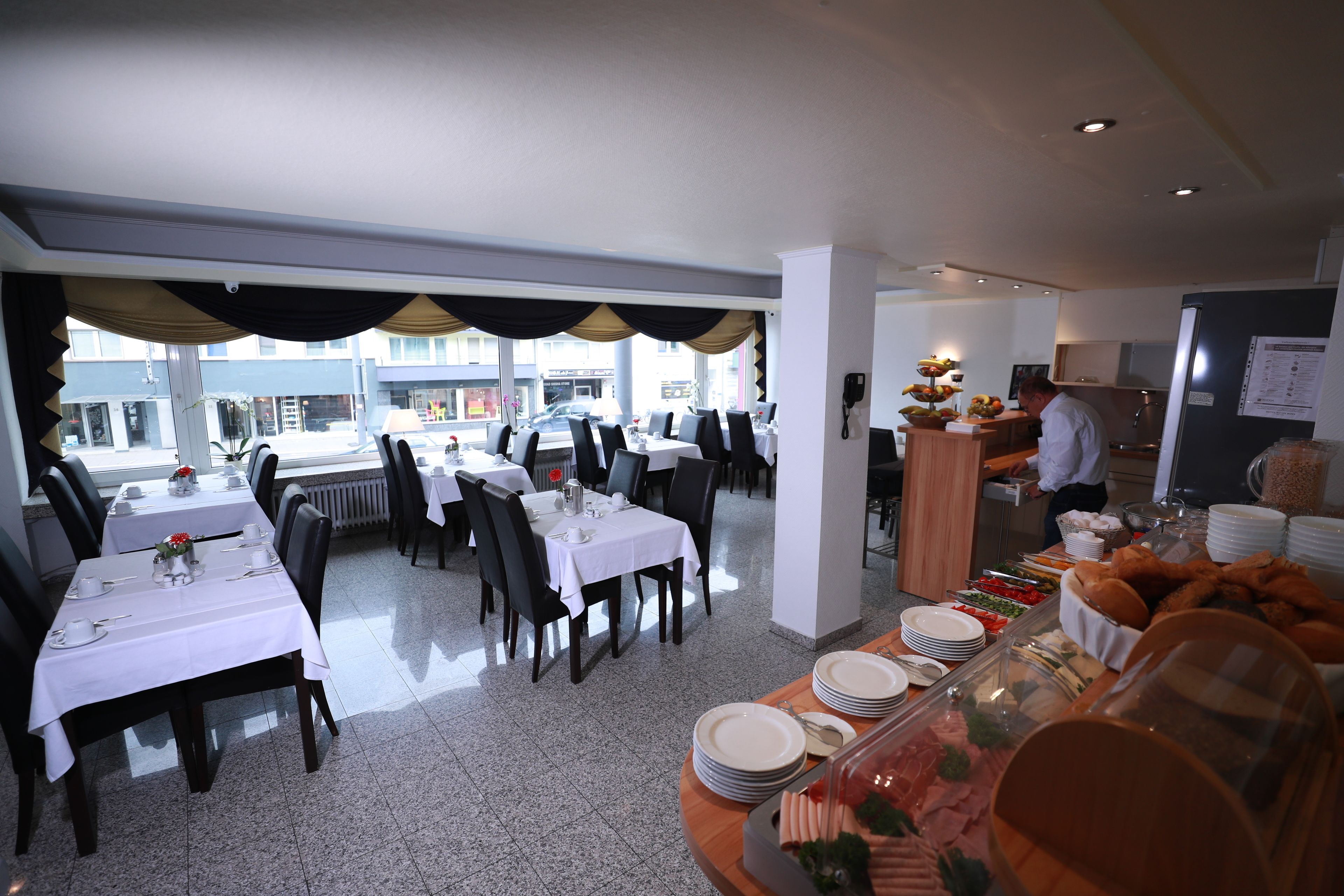 Café da manhã com buffet todos os dias mediante uma taxa