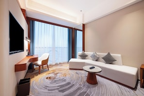 Suíte conforto (Apartment) | Área de estar | TV LCD 29 polegadas com canais via satélite, TV, filmes pagos