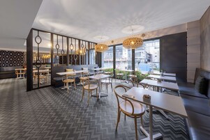 Café da manhã continental todos os dias mediante uma taxa