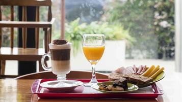 Café da manhã com buffet todos os dias (USD 11 por pessoa)