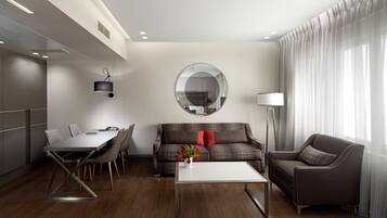 Suite Júnior | Sala | Televisor LCD, leitor de DVD