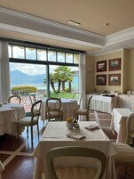 Pequeno-almoço tipo buffet diário incluído 