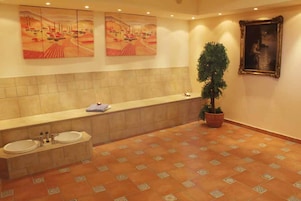 Banheira de hidromassagem interior