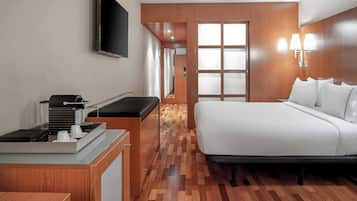 Quarto Superior, 1 cama king-size, não fumadores | Minibar, cofre no quarto, secretária, cortinas/cortinados opacos