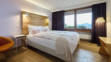 Quarto Clássico com Cama de Casal, varanda | Roupa hipoalergénica, edredões de penas, cofre no quarto