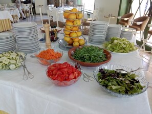 Pequeno-almoço tipo buffet diário incluído 