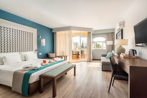 Quarto Duplo ou Twin, vista para o mar | Cofre no quarto, secretária, cortinas/cortinados opacos 