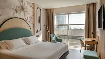 Roupa de alta qualidade, edredões de penas, minibar, cofre no quarto